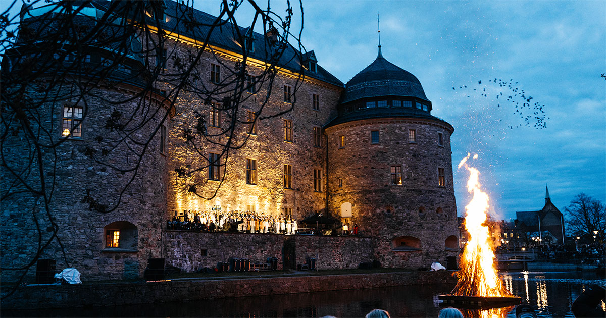 Stämningsfullt valborgsfirande vid Örebro slott - Nyhetsarkiv - Örebro ...